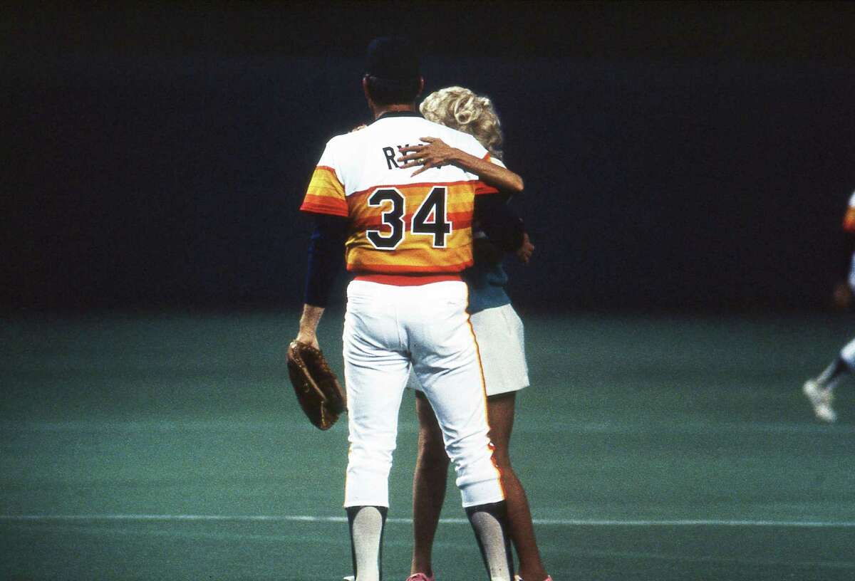 30 years ago: Morganna the Kissing Bandit, the Dome’s 20th and Stevie ...