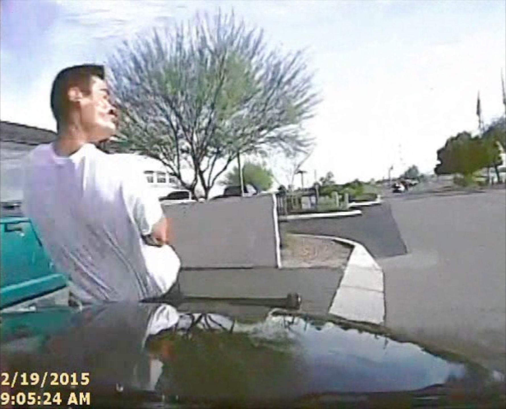 Video shows Arizona officer ramming into robbery suspect