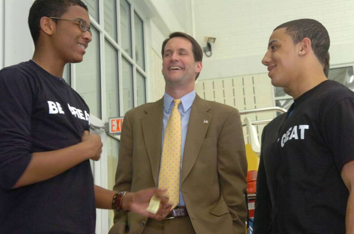 Himes hits fitness circuit to tout effect of stimulus package
