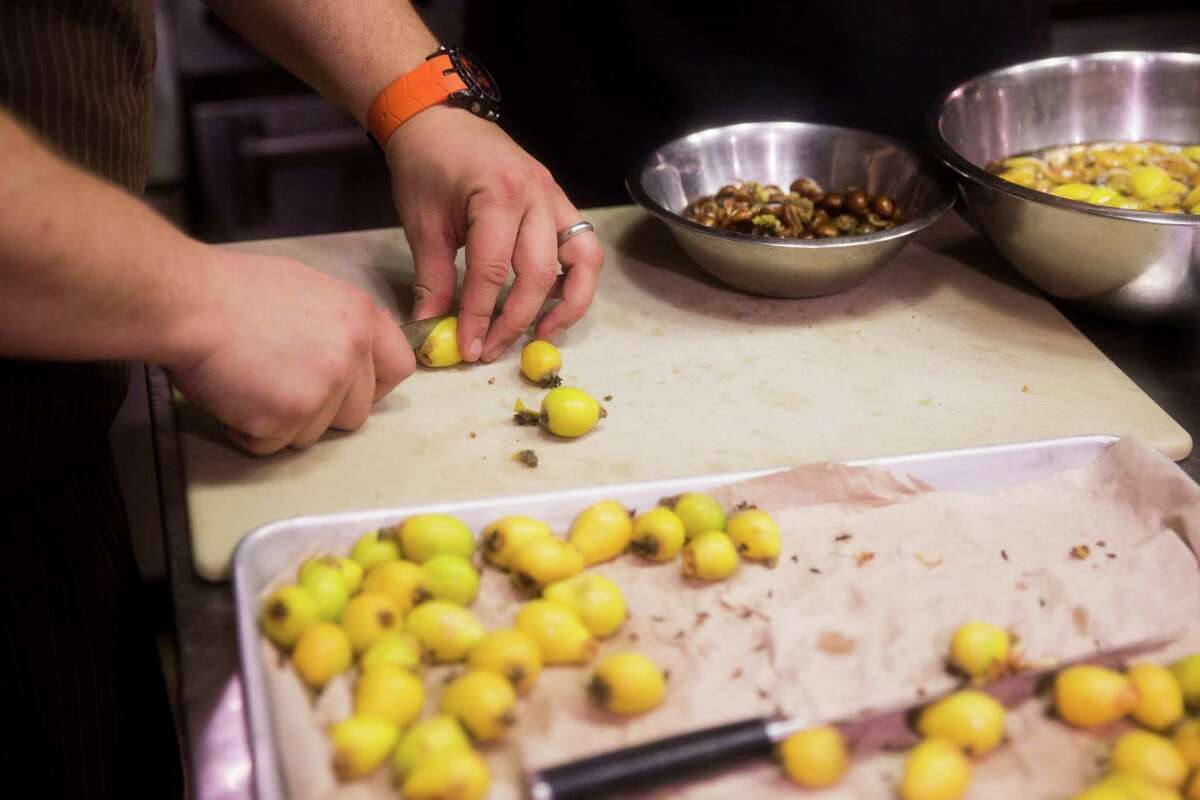 15 things to know about loquats, aka 'Chinese plums' or 'nisperos'