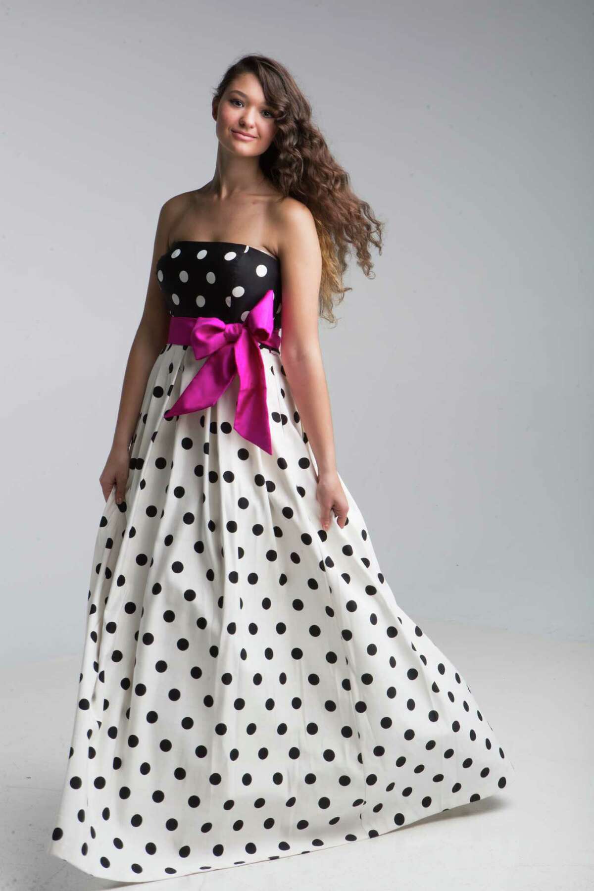 Girls want to dazzle on prom night