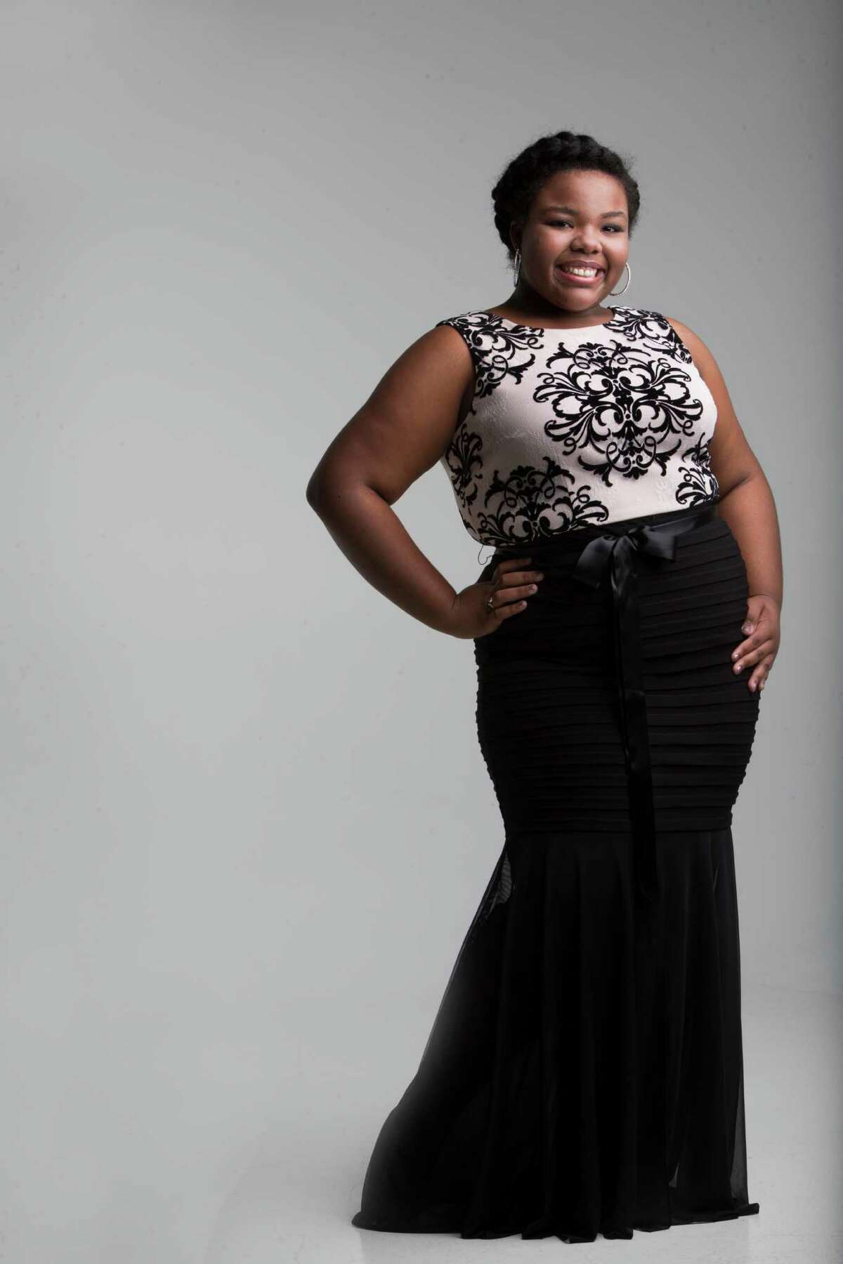 Girls want to dazzle on prom night