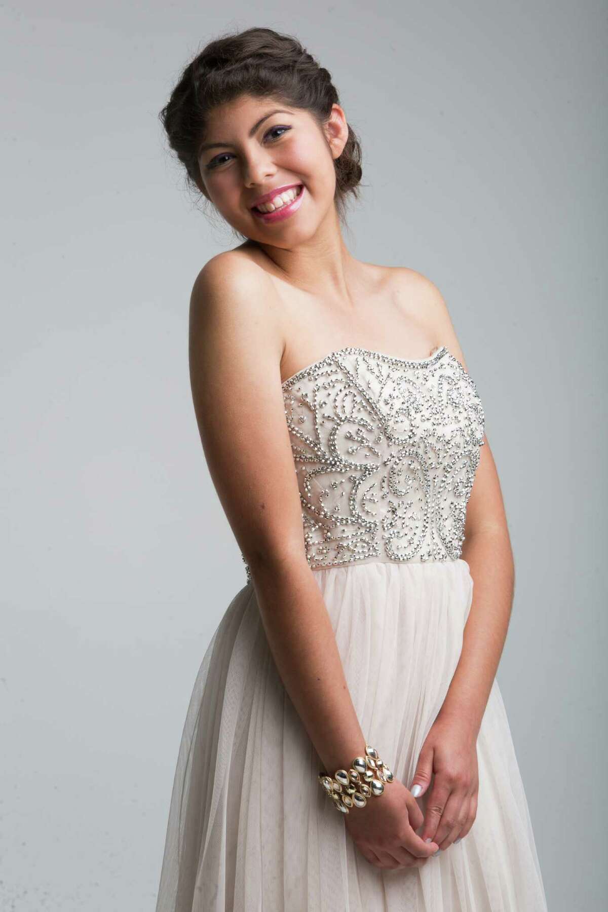 Girls want to dazzle on prom night