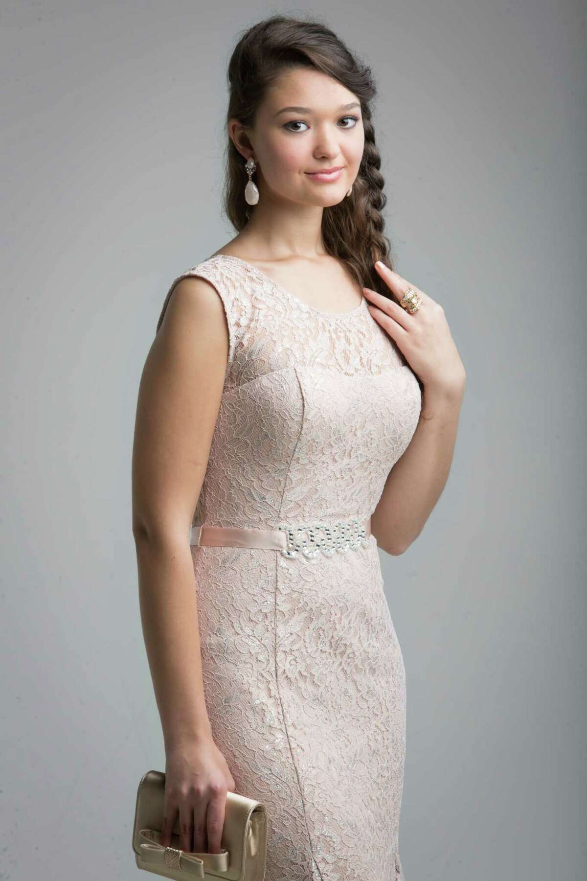 Girls want to dazzle on prom night