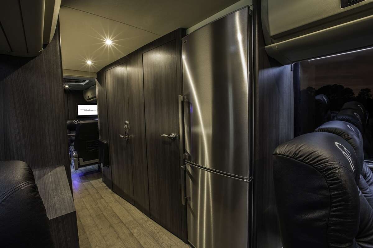 Vonlane deluxe bus service to add Houston to Austin service on Jan. 17