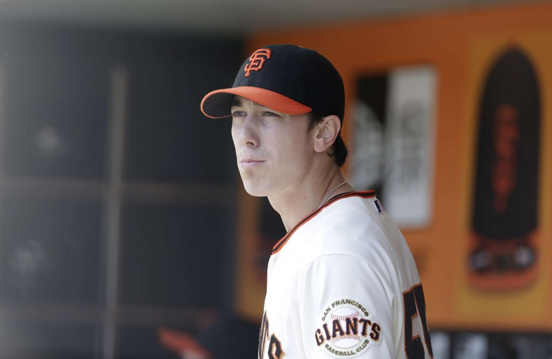 Tim Lincecum joins Rangers with new contract, heavy heart