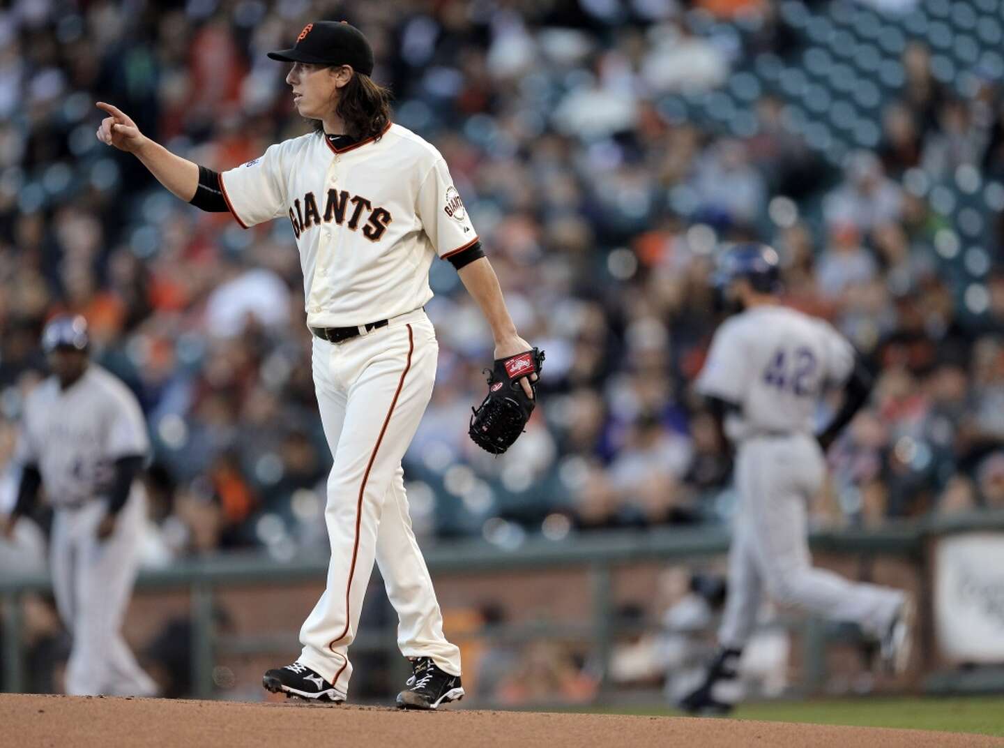 Tim Lincecum joins Rangers with new contract, heavy heart