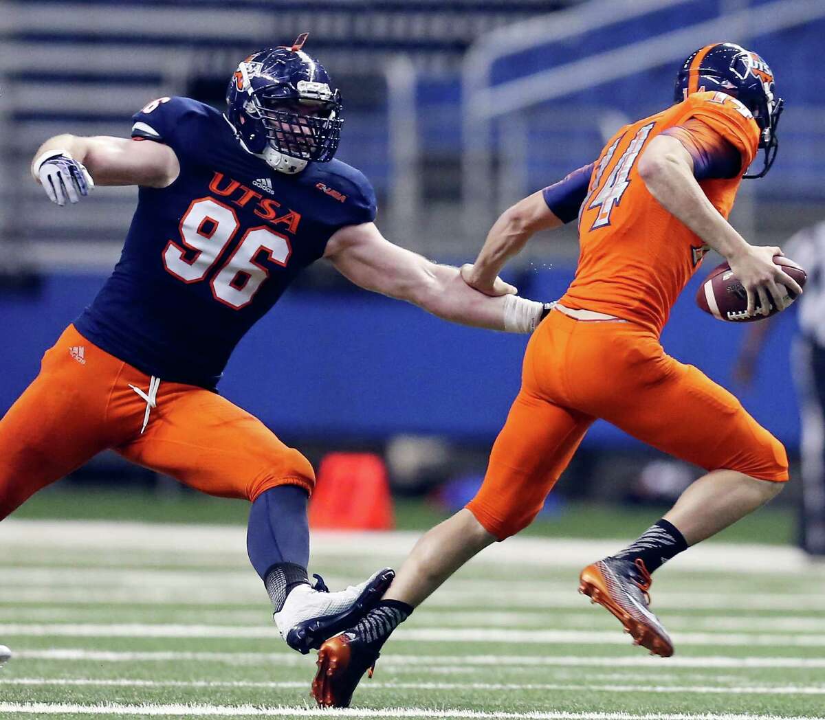 Ex-Roadrunner Jason Neill signs with Cleveland Browns