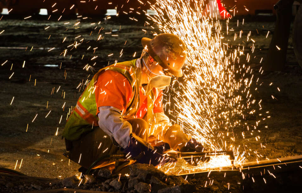 18 high-paying, non-desk jobs that don’t require a four-year degree