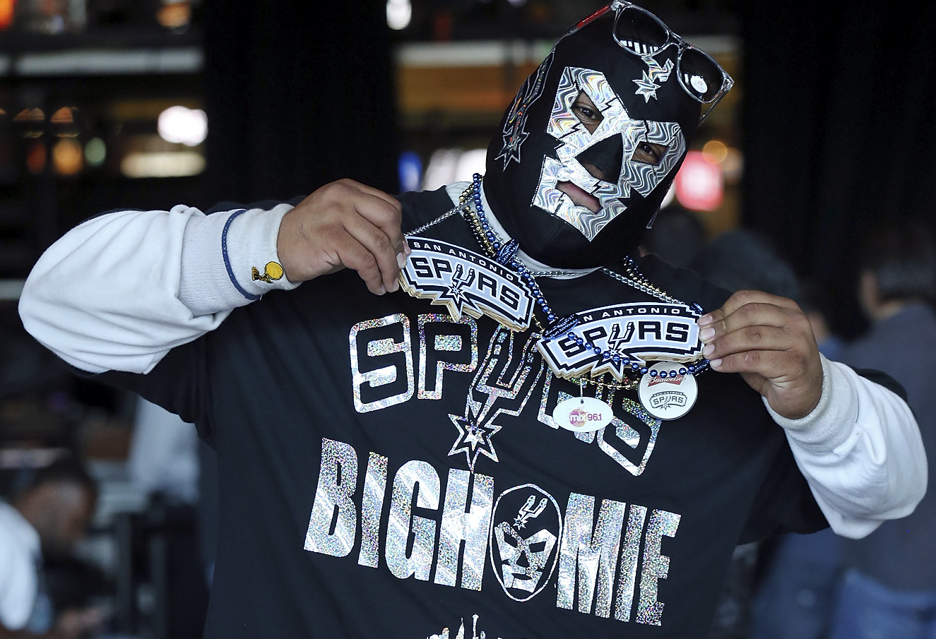 Don’t have to be crazy to love Spurs — but it helps