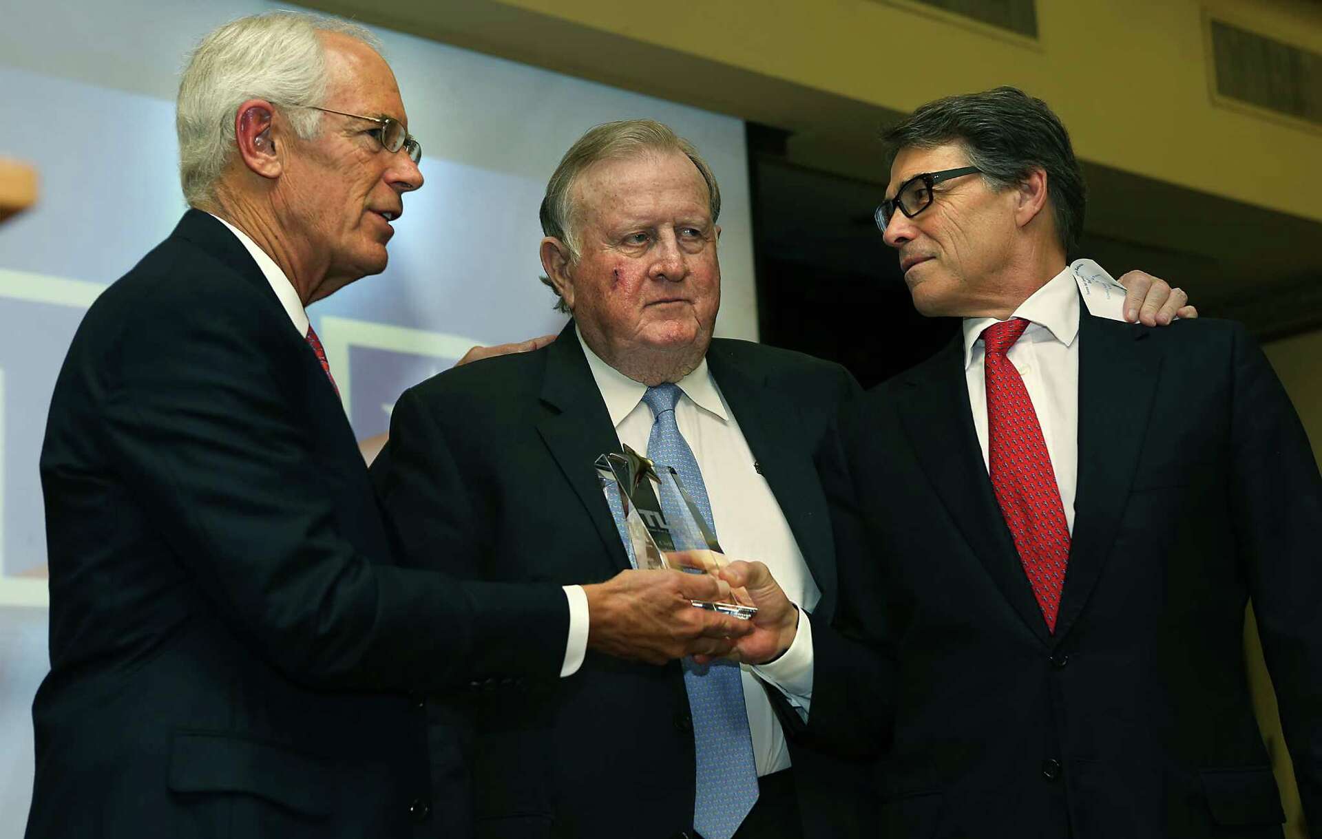 McCombs ranks Spurs as his crowning achievement