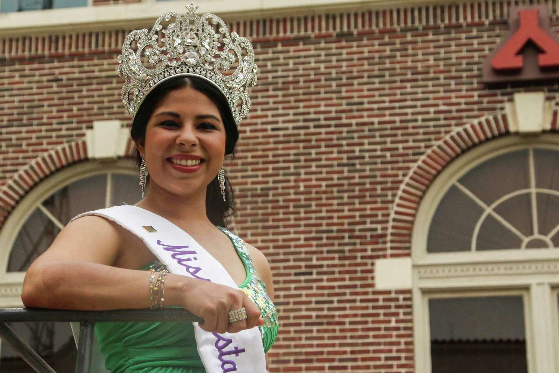 Battle of Flowers parade takes over San Antonio for Fiesta
