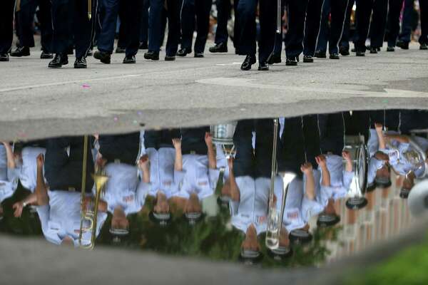 Battle of Flowers shines on through wet streets - ExpressNews.com