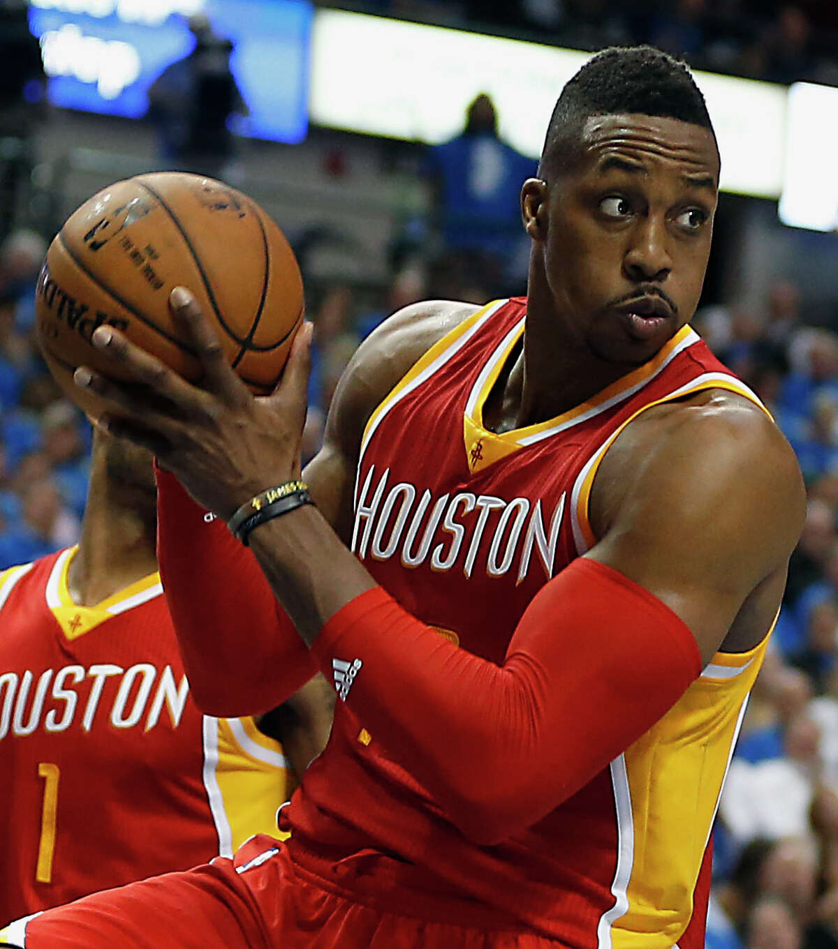 Howard a record-setting rebounder in Rockets' win