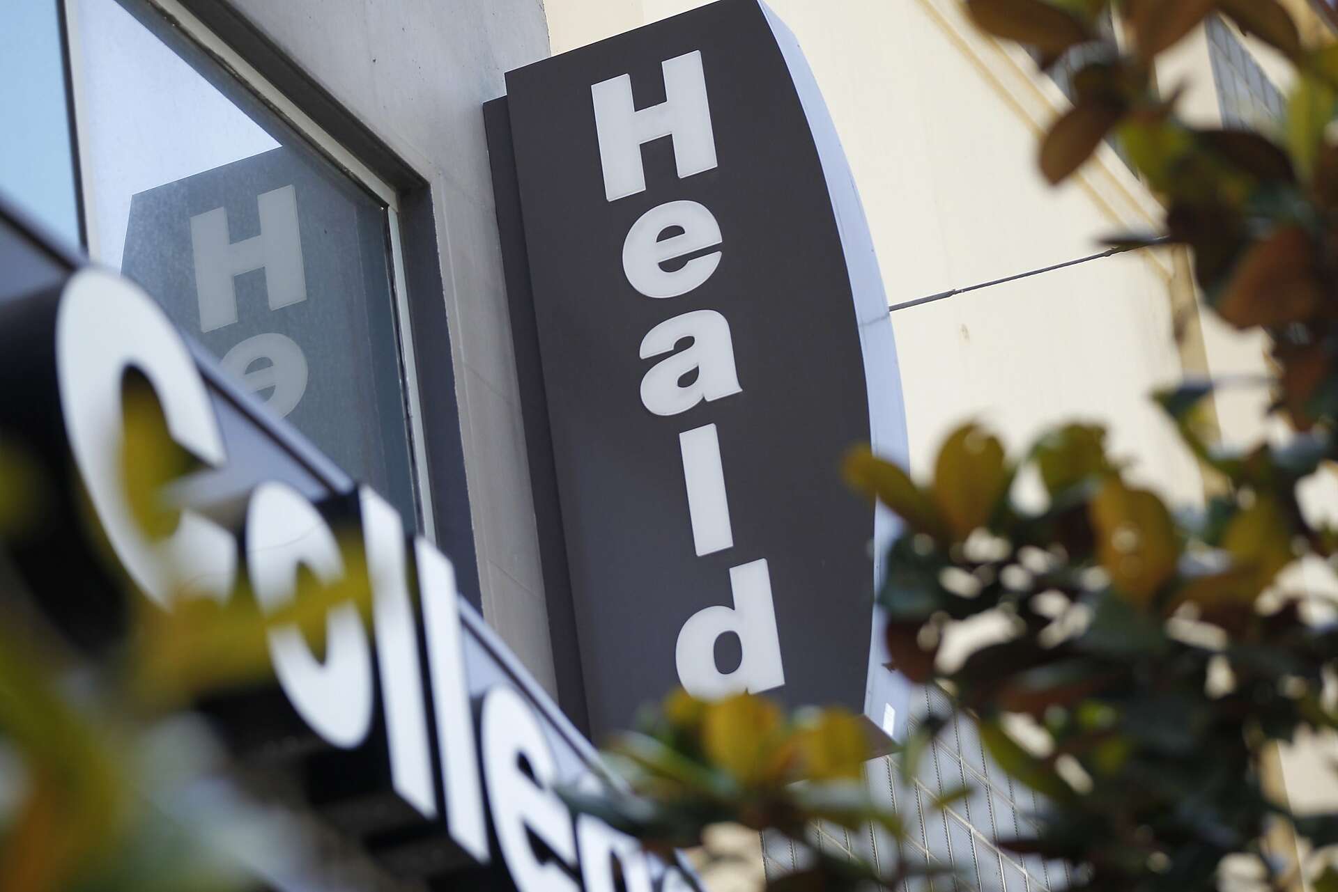 Corinthian, Heald colleges shut down abruptly