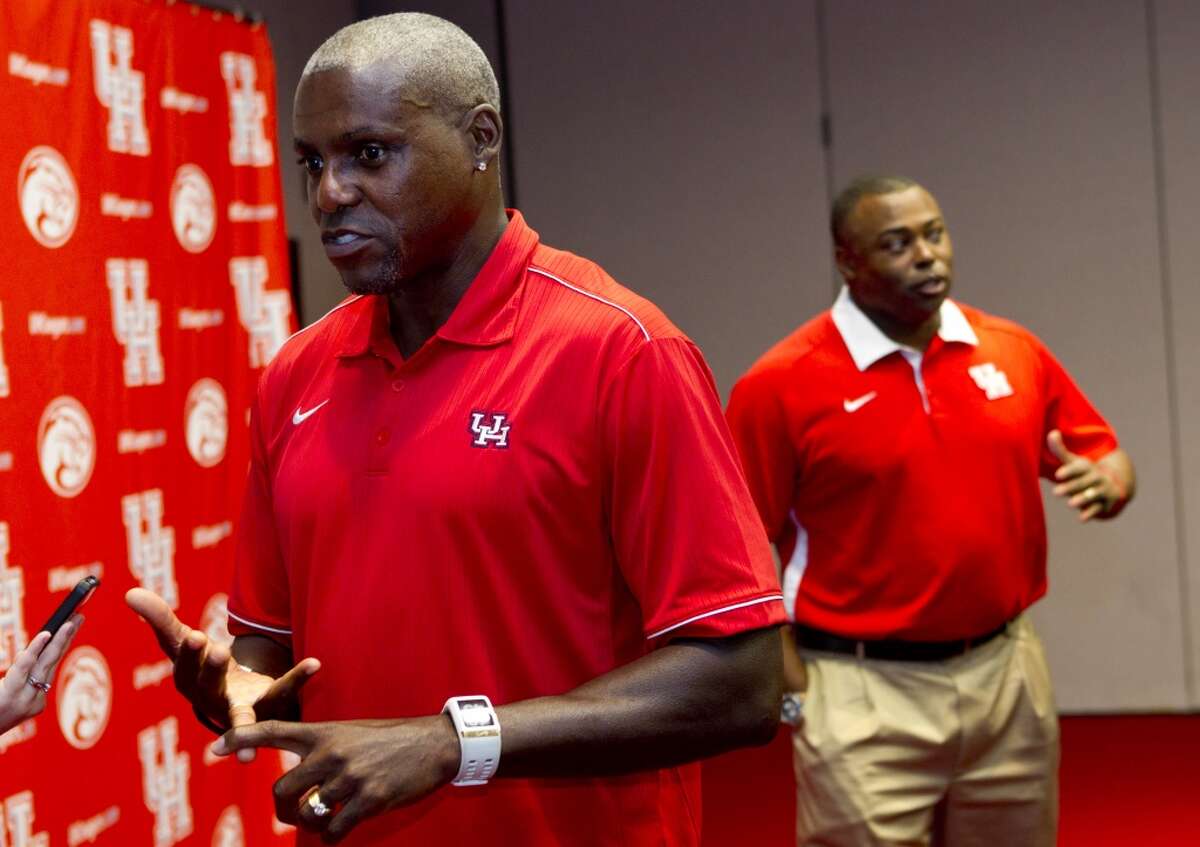 Carl Lewis donating Olympic medals to new Smithsonian museum