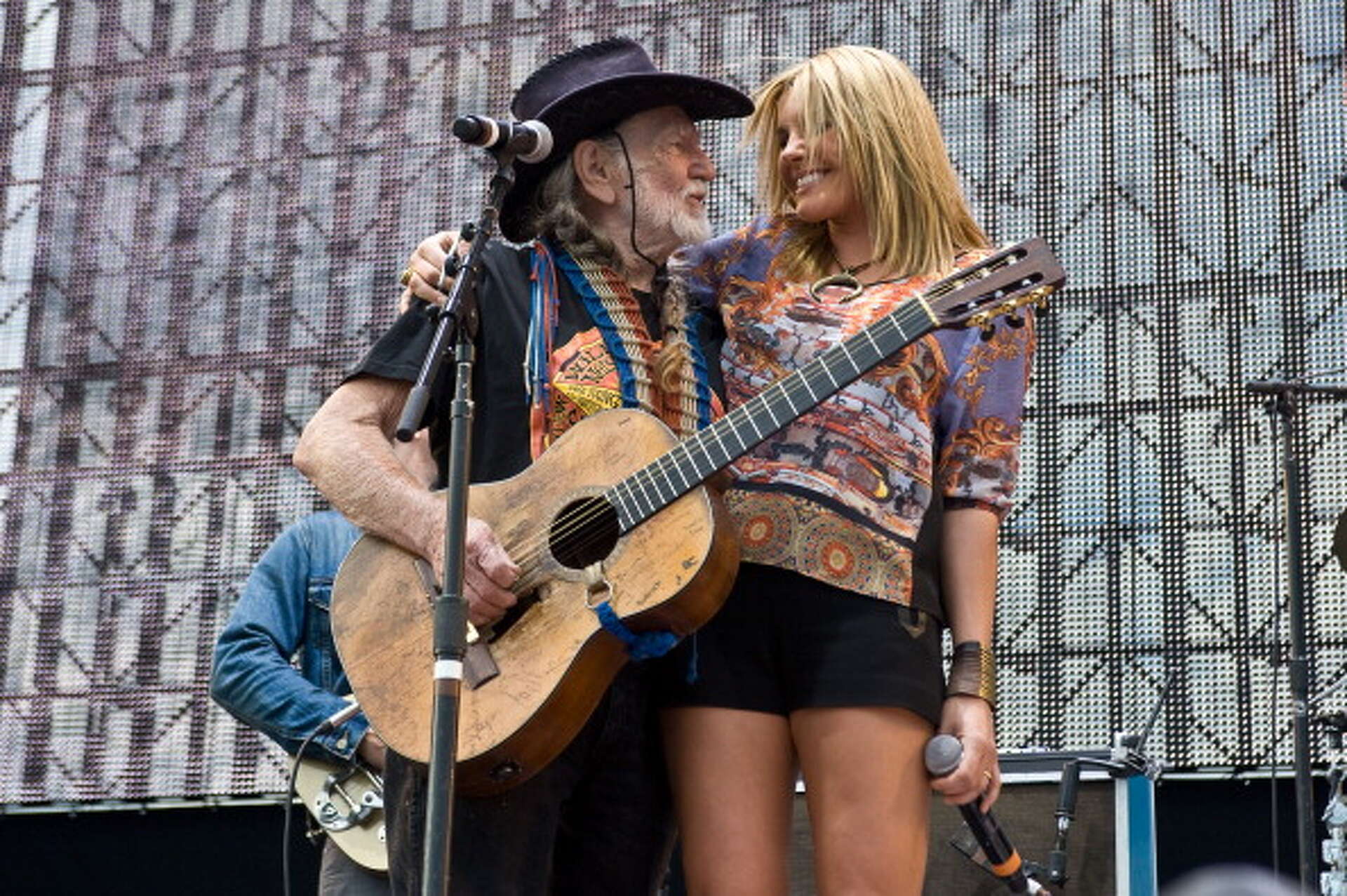 Willie Nelson turns 82, still cool as heck