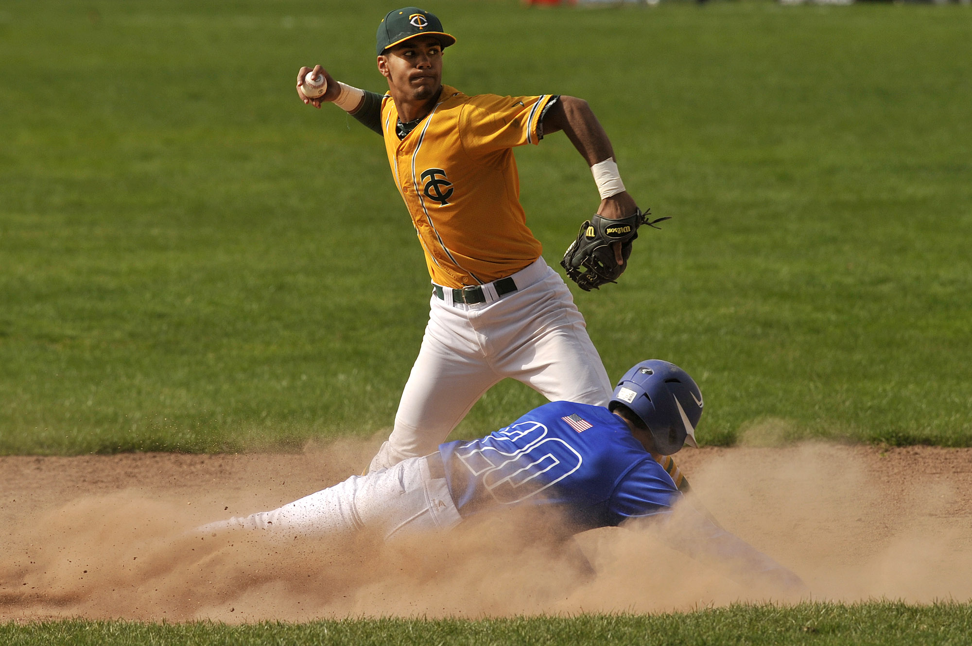 Darien baseball blanks Trinity Catholic, improves to 8-0 in FCIAC