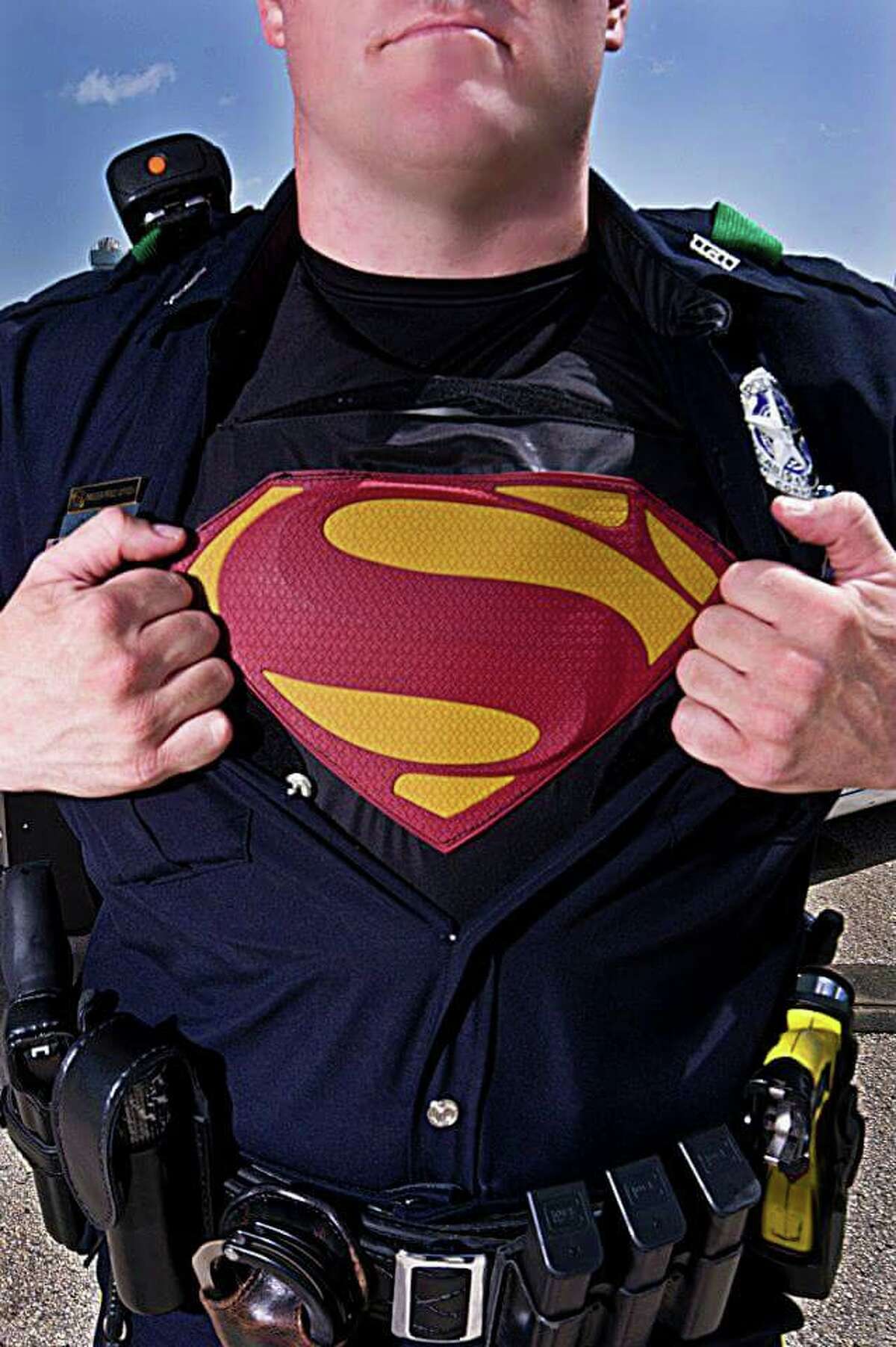 Dallas cop drives tricked-out Superman car to Illinois, surprises sick boy