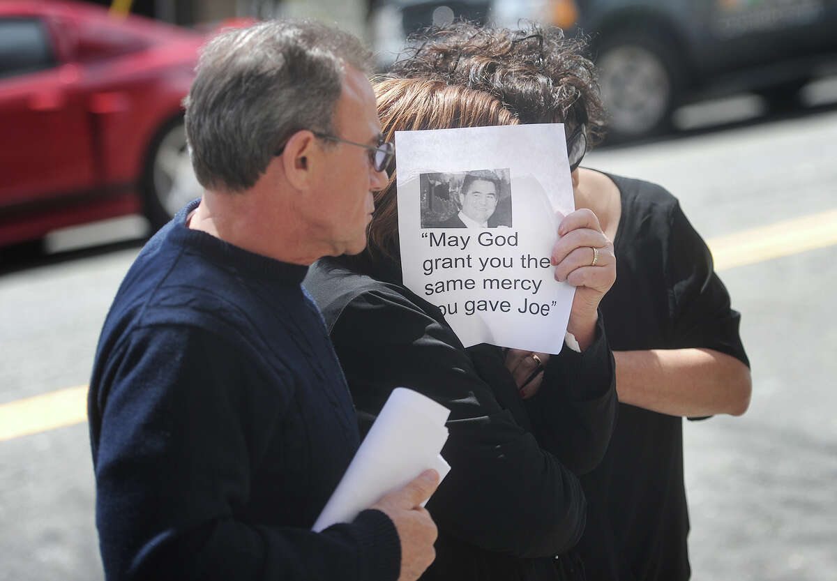 Jury deadlocked in murder of store owner -maybe