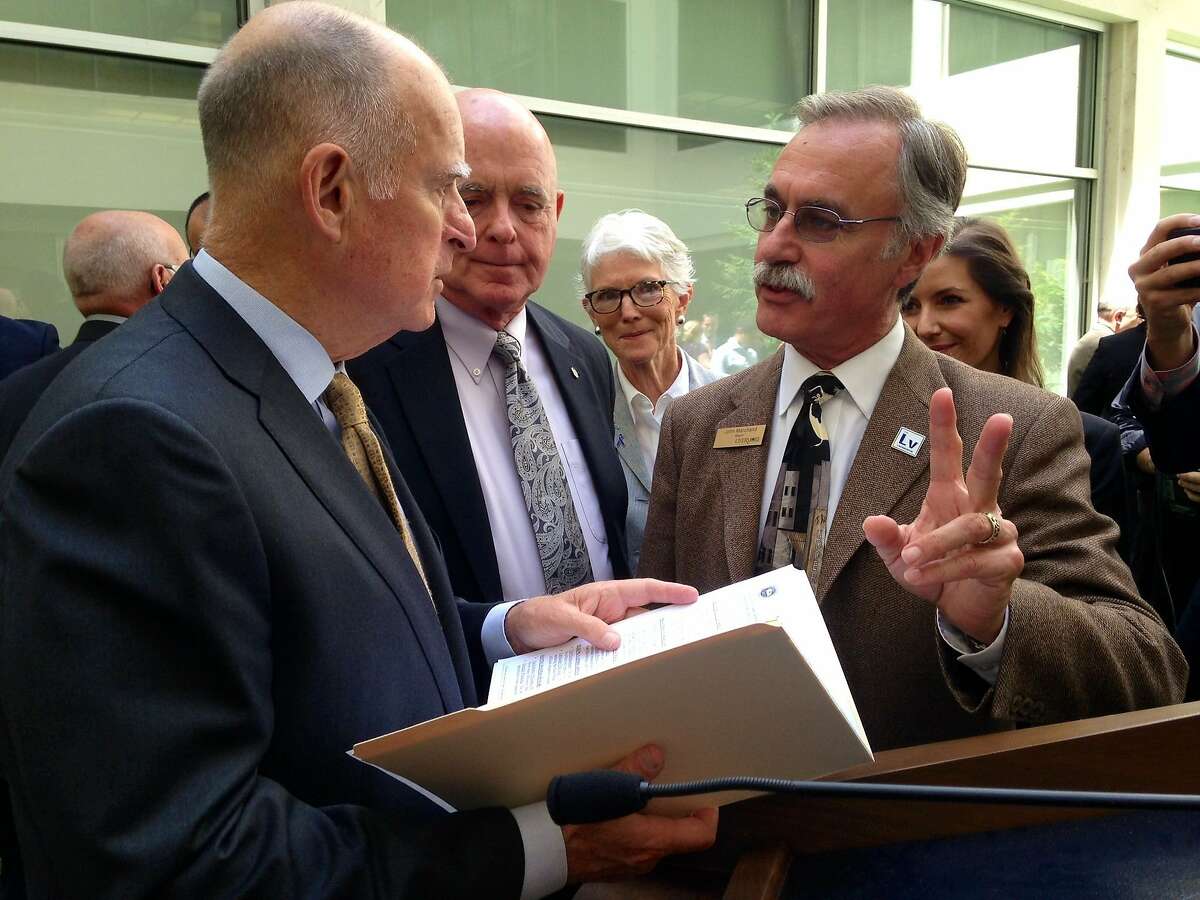 Drought: Water wasters face $10,000 fine under Brown’s proposal