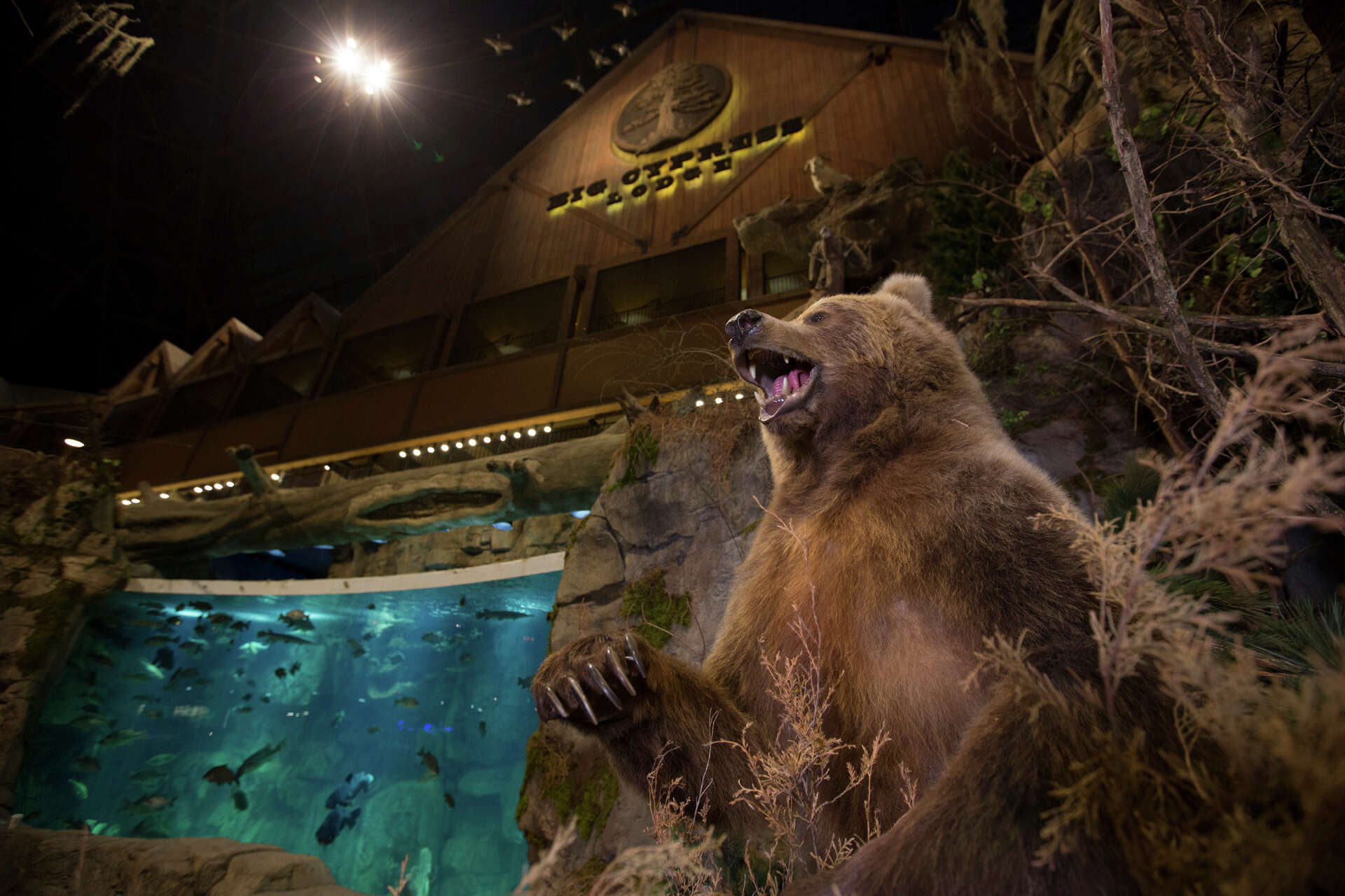 New Bass Pro Shops in Memphis includes hotel