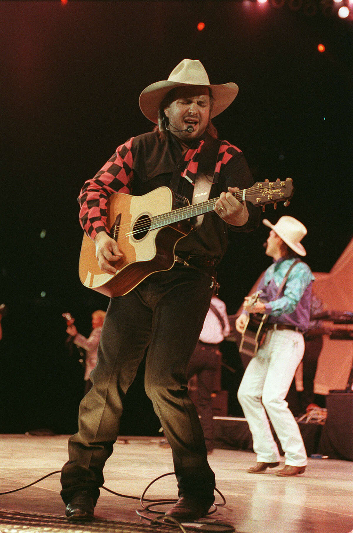 Garth Brooks returns to RodeoHouston