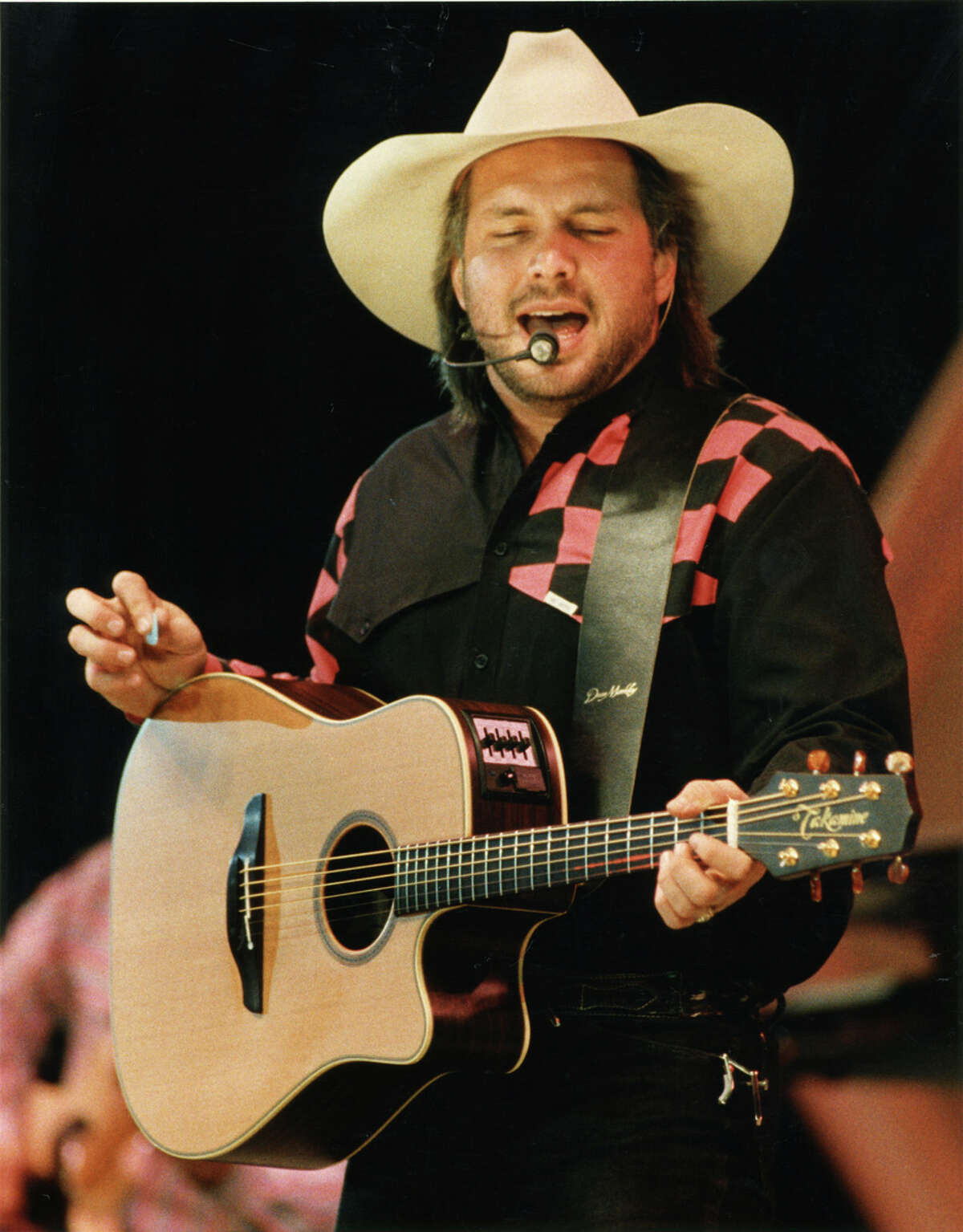 Garth Brooks returns to RodeoHouston