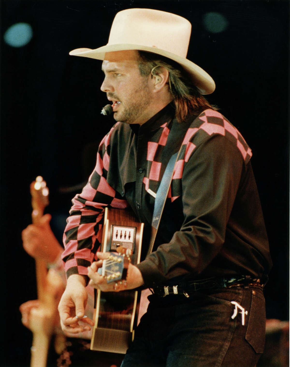 Garth Brooks returns to RodeoHouston