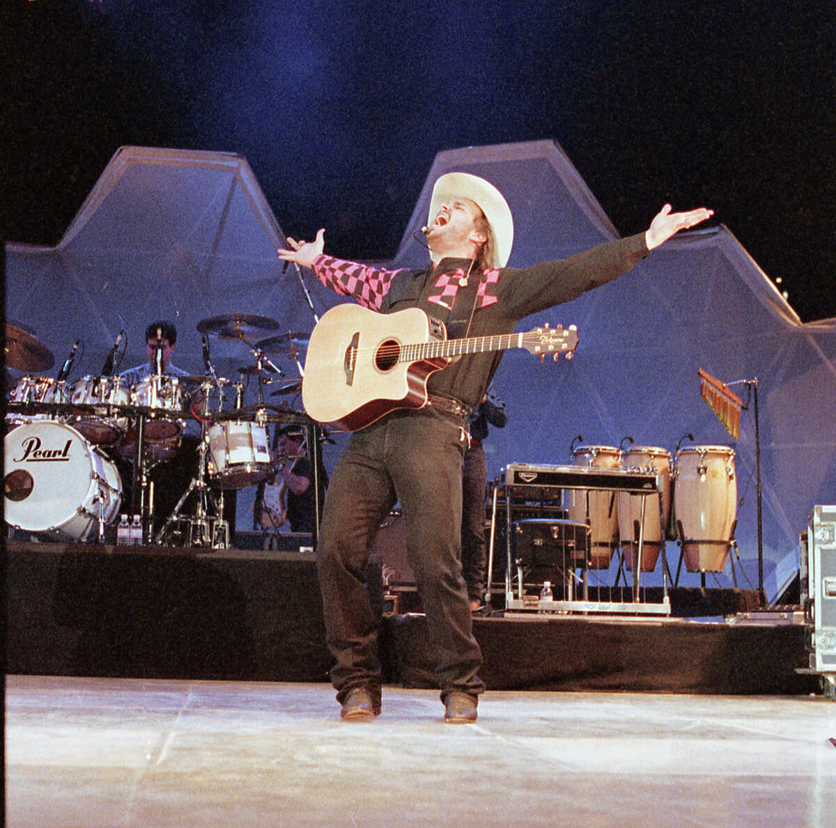 Garth Brooks returns to RodeoHouston
