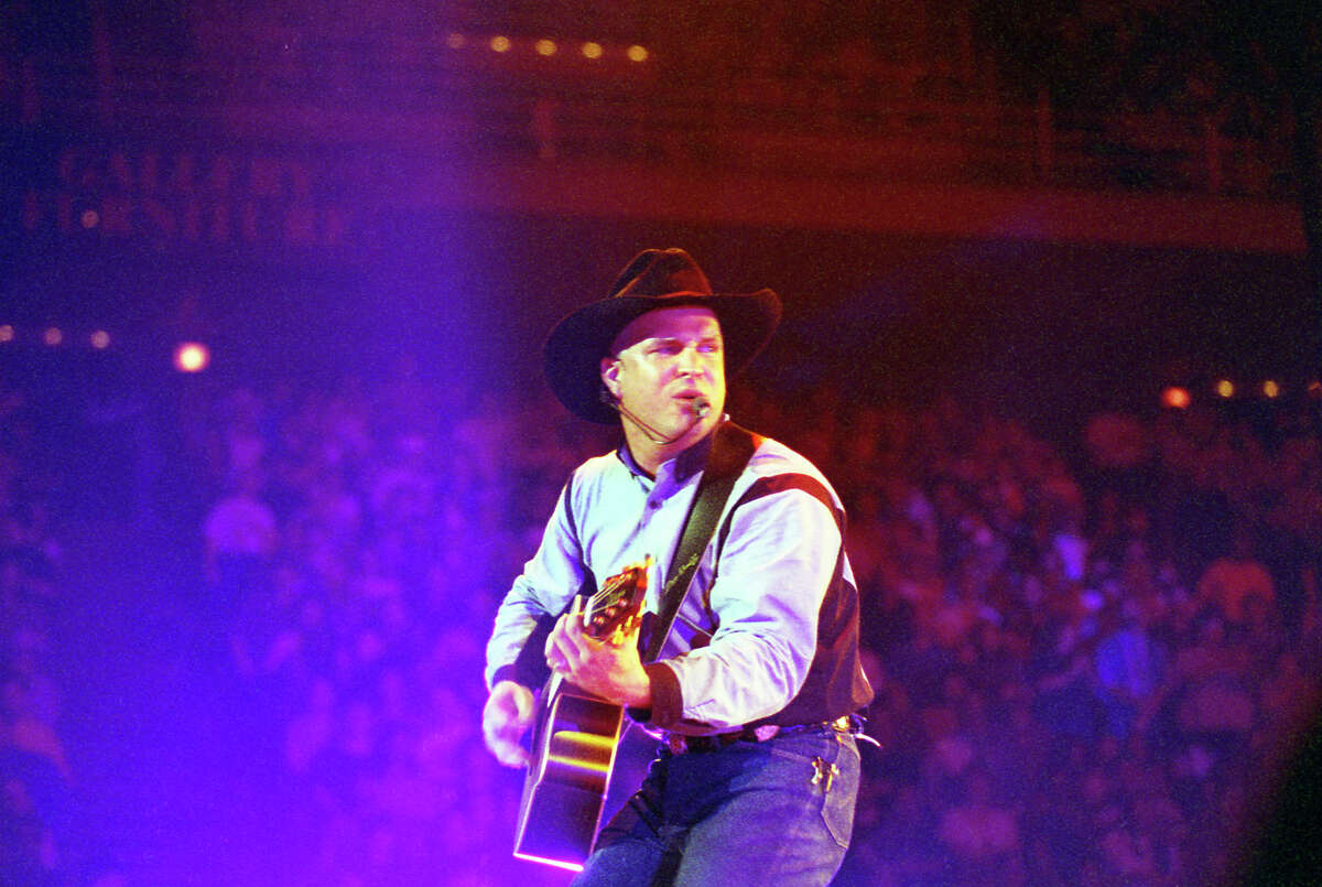 Garth Brooks returns to RodeoHouston
