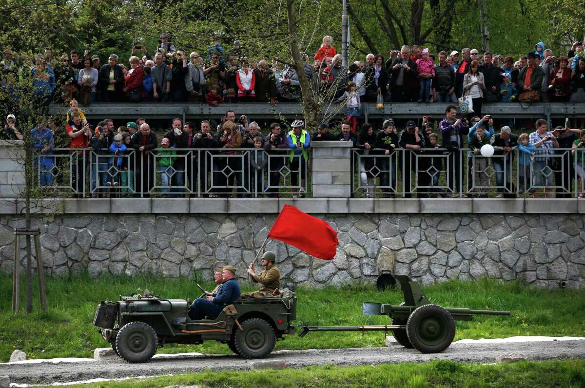 Red Army fights off Nazi invaders