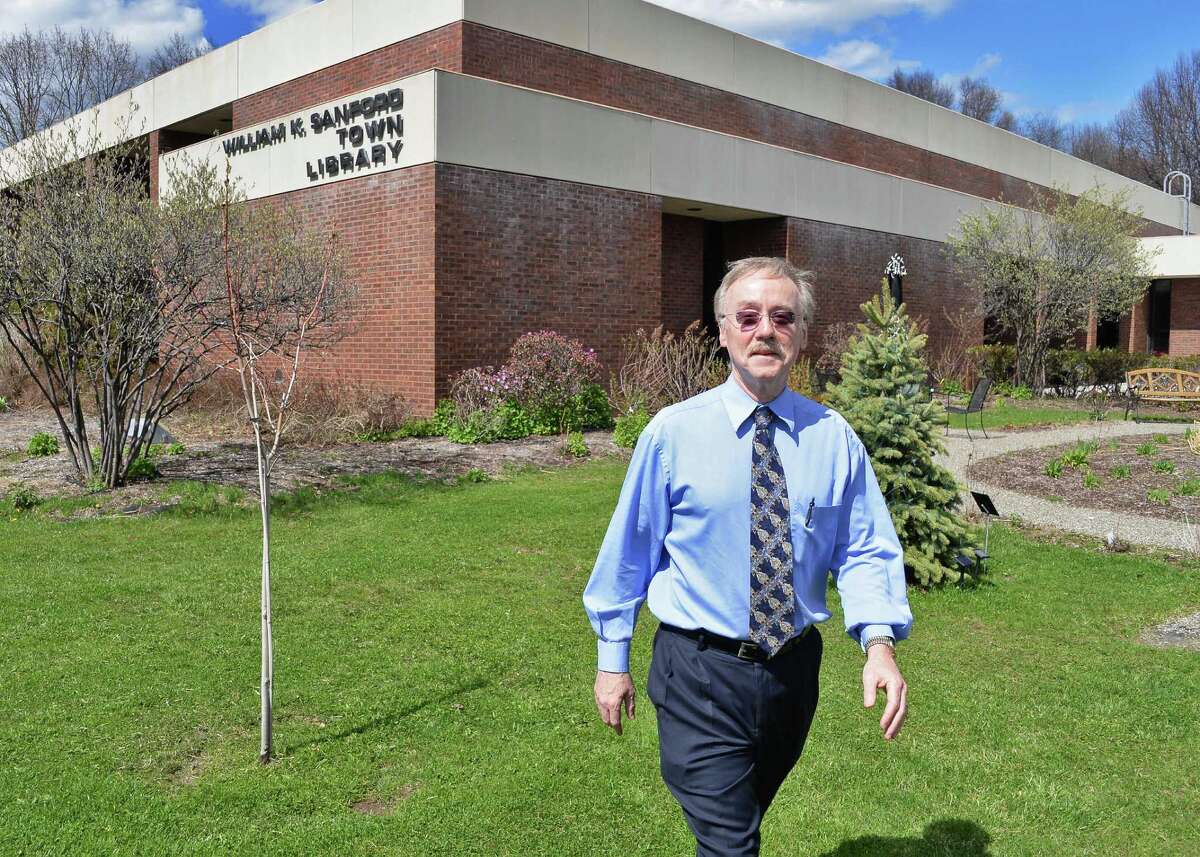 Colonie library director closes book on career