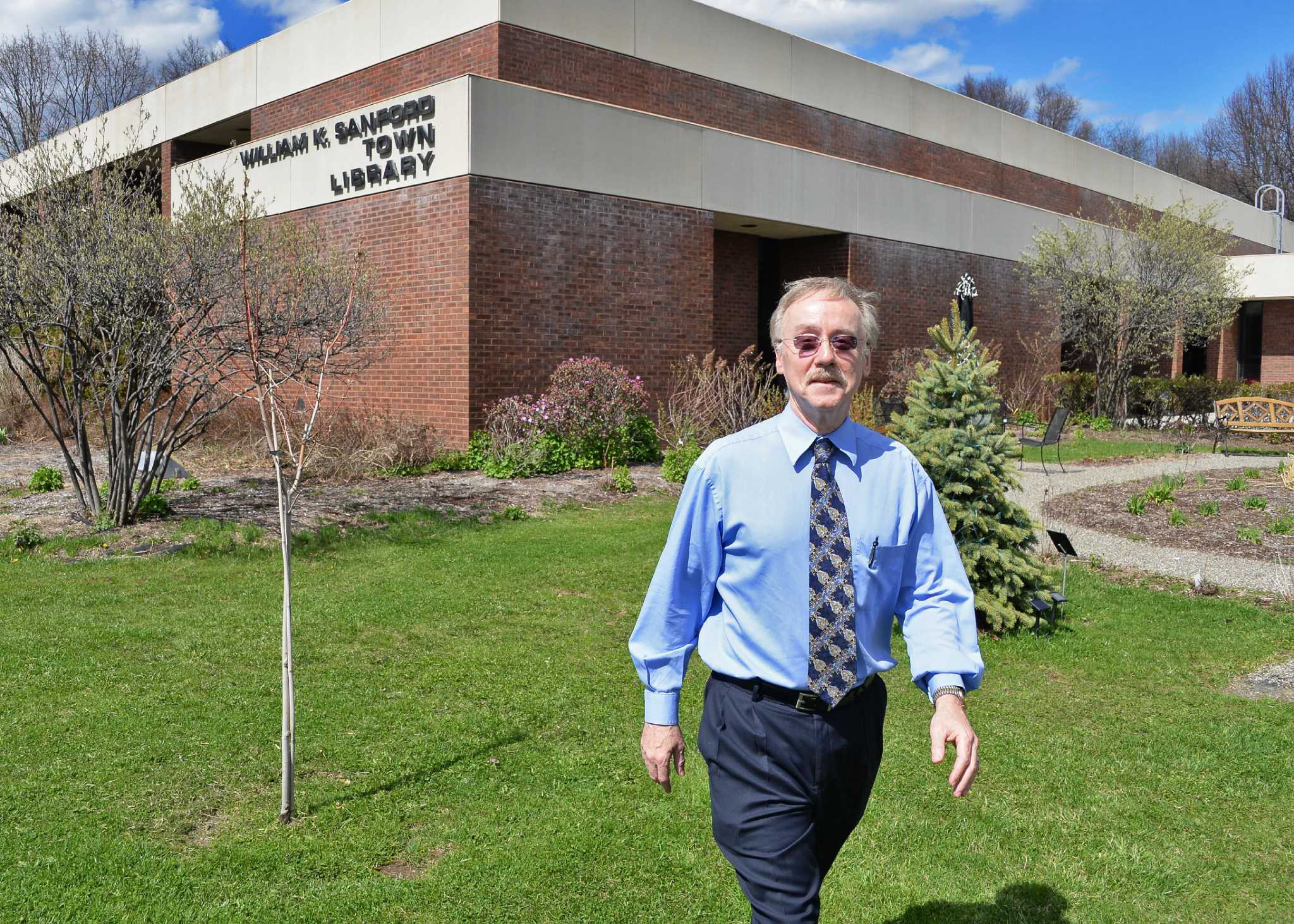 Colonie library director closes book on career