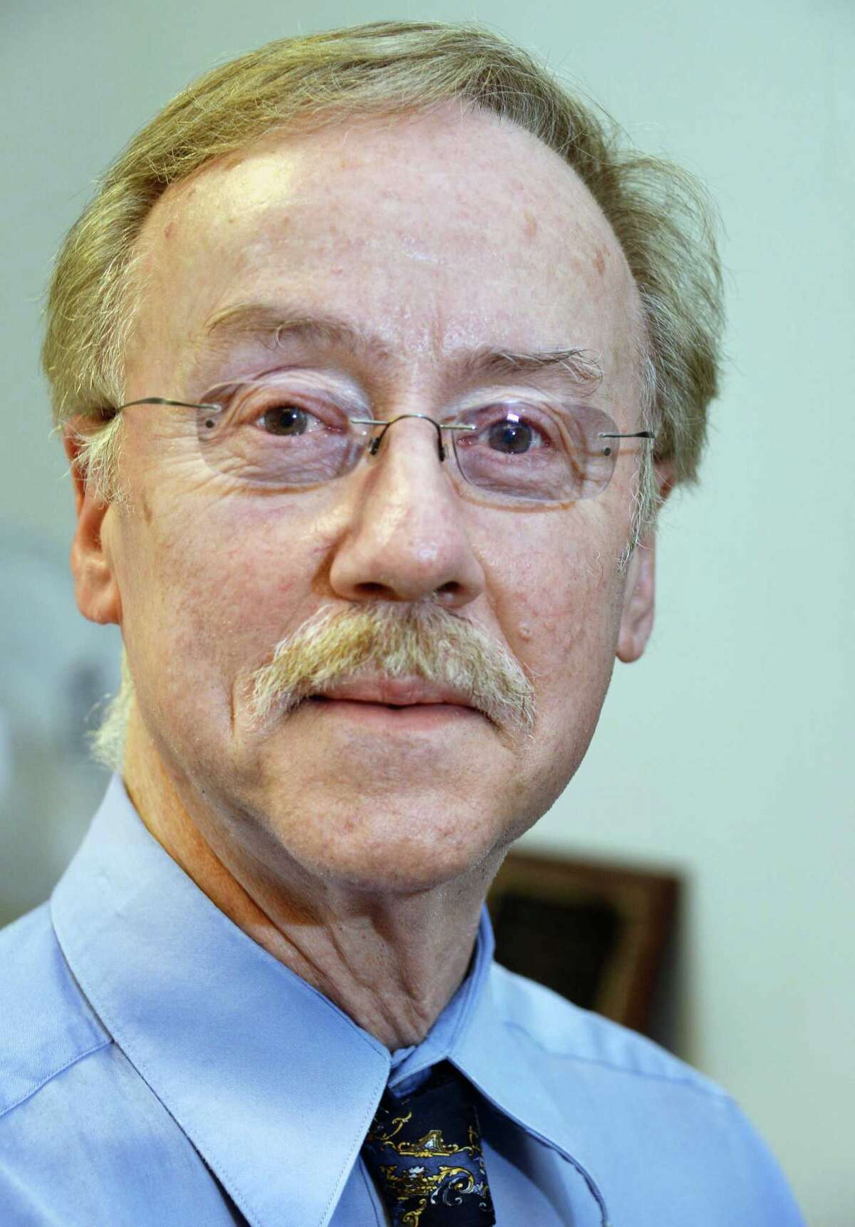 Colonie library director closes book on career