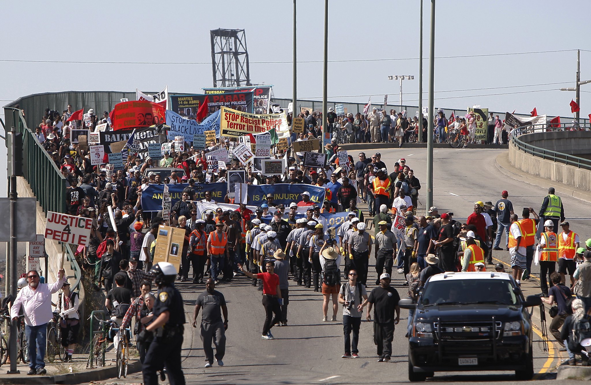 After peaceful day, protests grow rowdy at night in Oakland