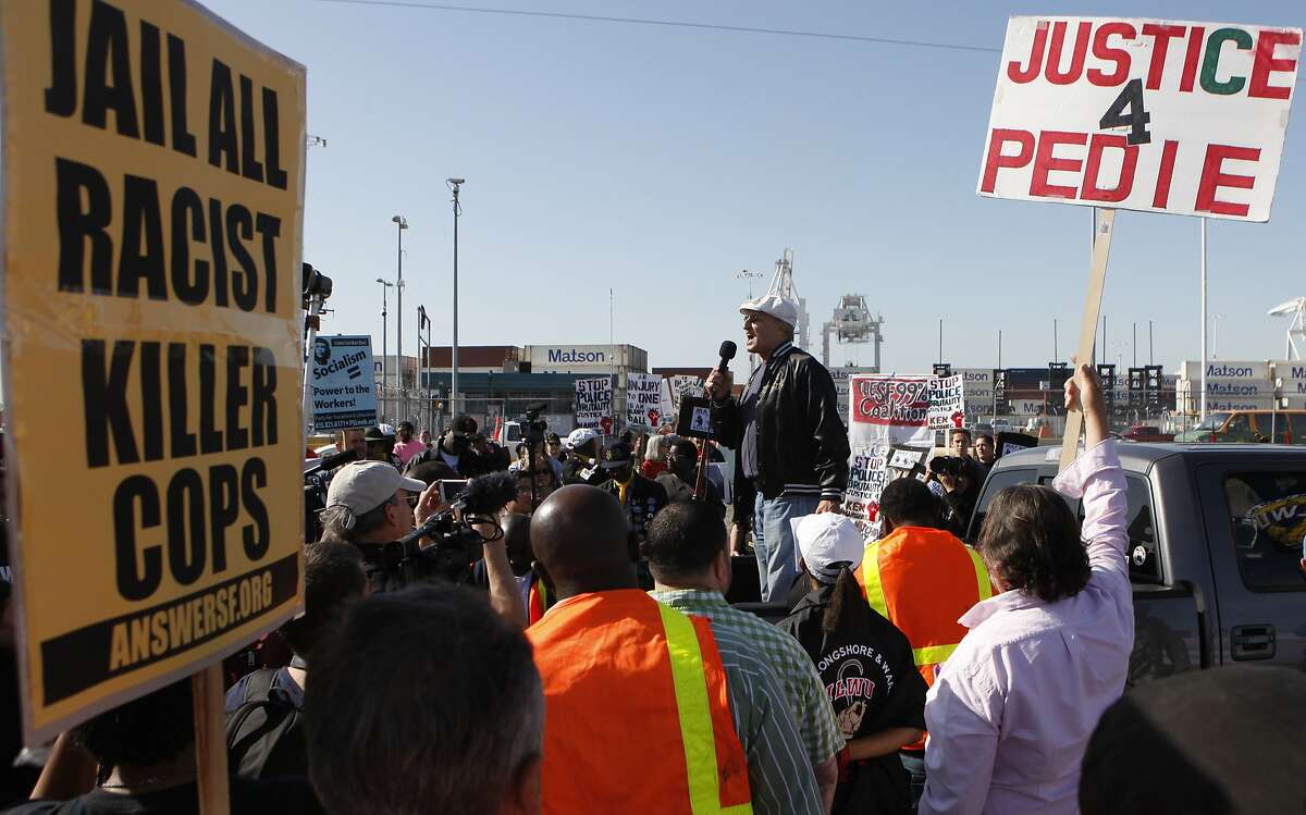 After peaceful day, protests grow rowdy at night in Oakland