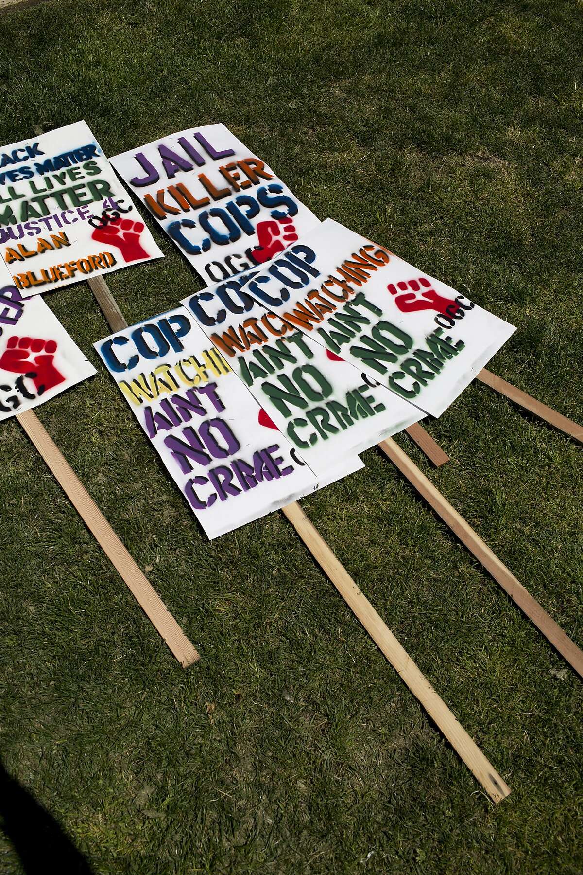 After peaceful day, protests grow rowdy at night in Oakland