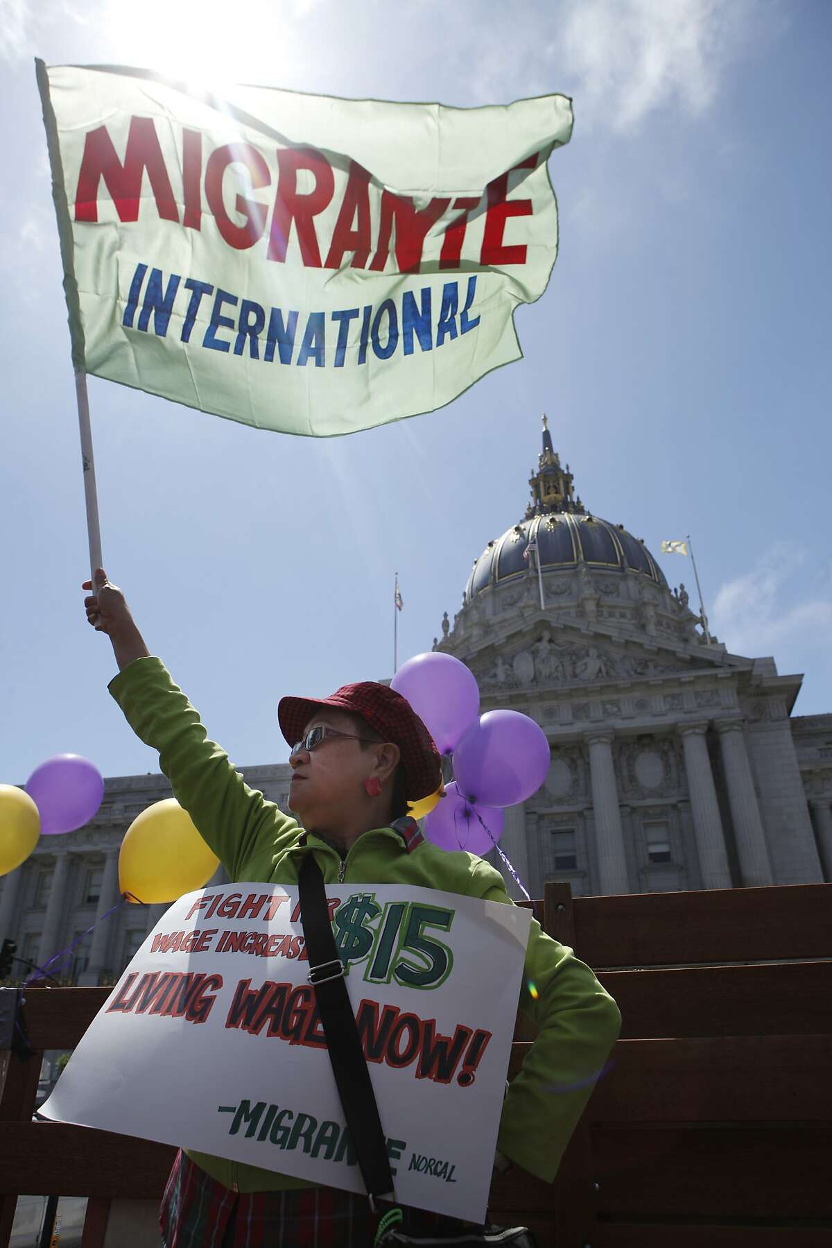 After peaceful day, protests grow rowdy at night in Oakland