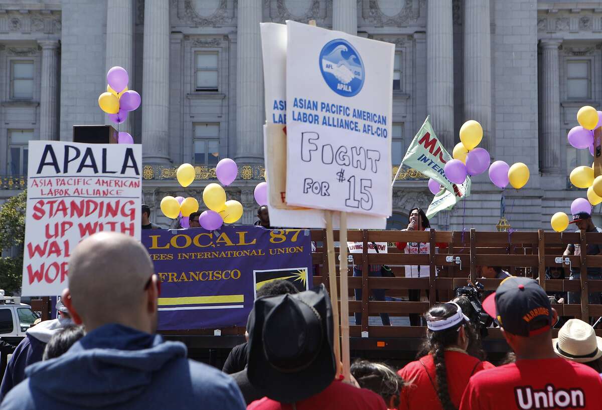 After peaceful day, protests grow rowdy at night in Oakland