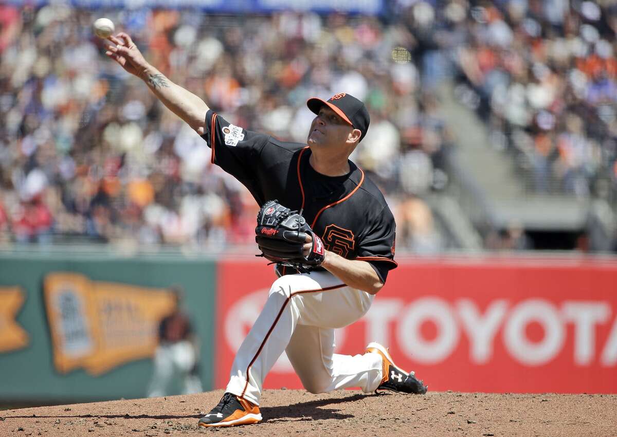 Tim Hudson gets win as Giants hold off Angels