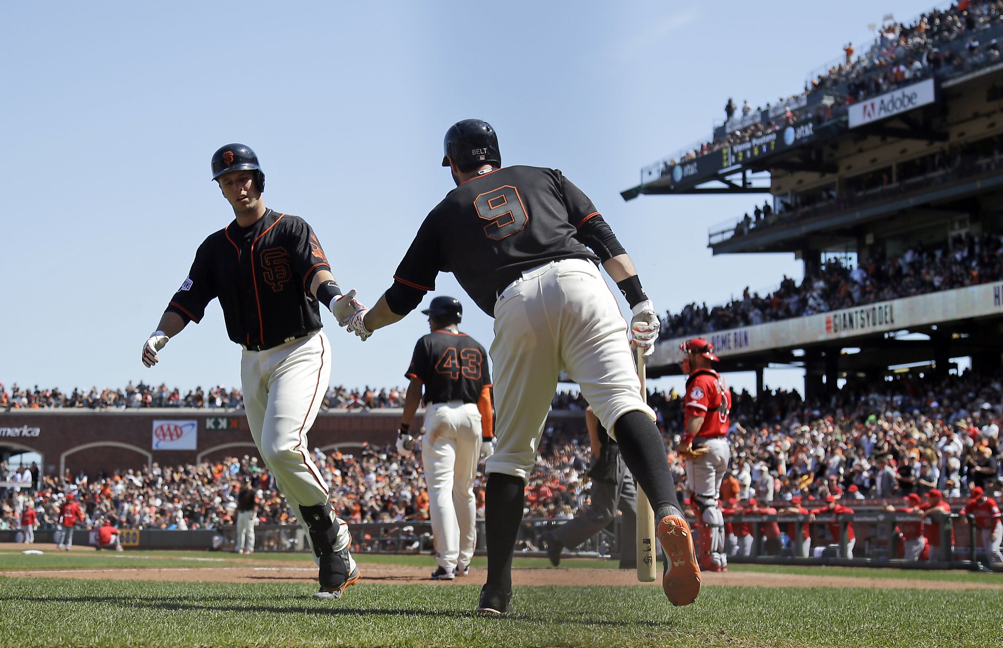 Tim Hudson gets win as Giants hold off Angels