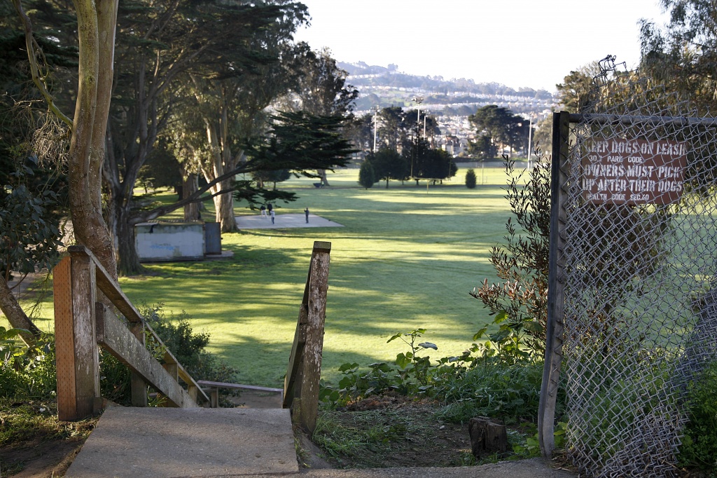 Grass fire burning at Crocker Amazon playground in SF