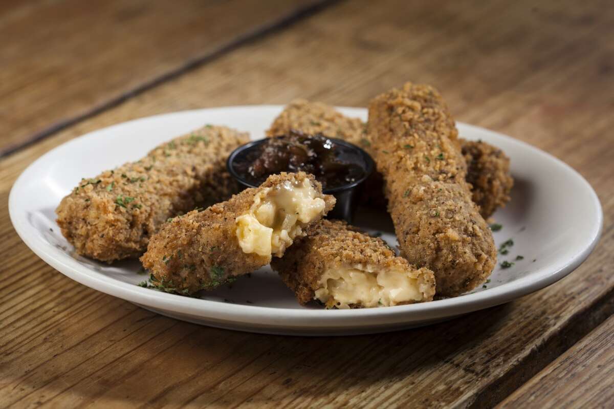 Popular Austin-based wings bar Pluckers to expand in Houston