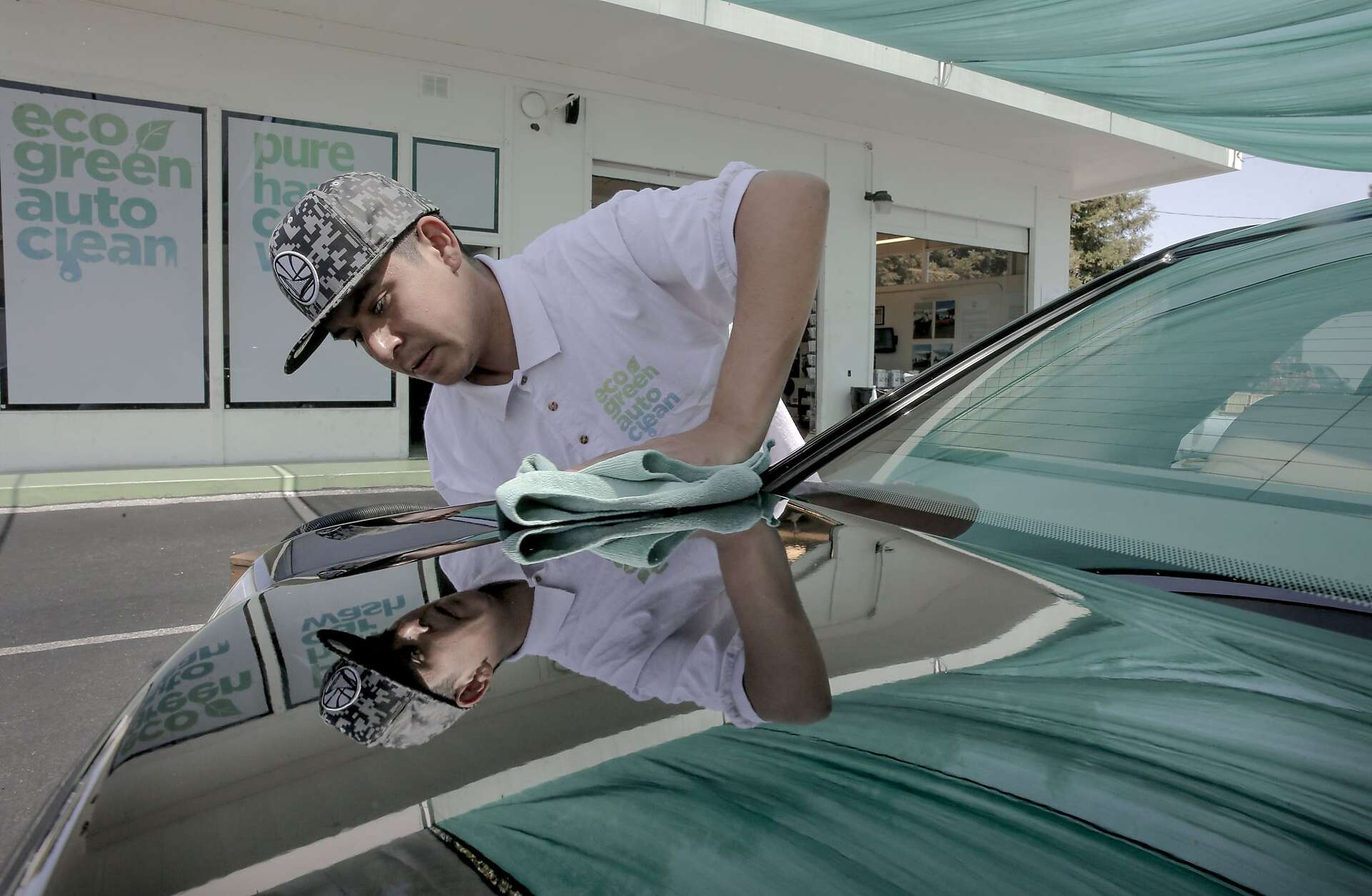 Drought-busting car wash cleans with less than 1 cup of water