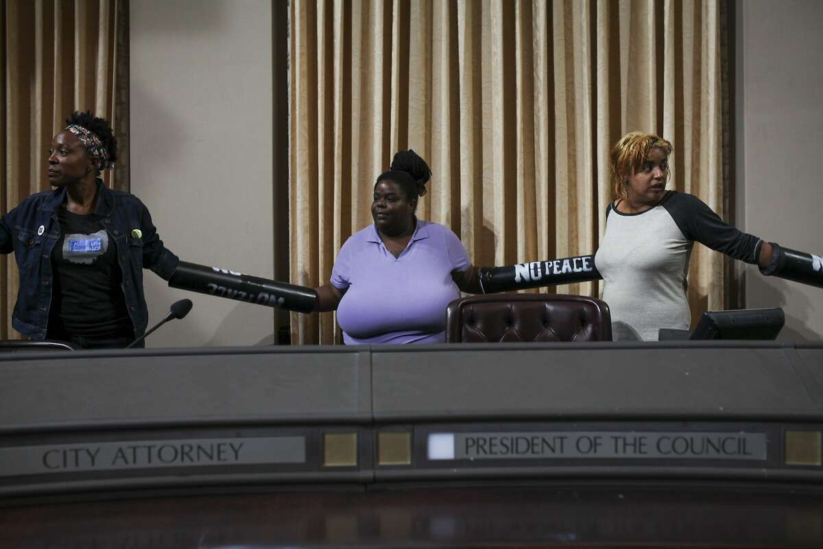 Nobody took charge when protesters disrupted Oakland council