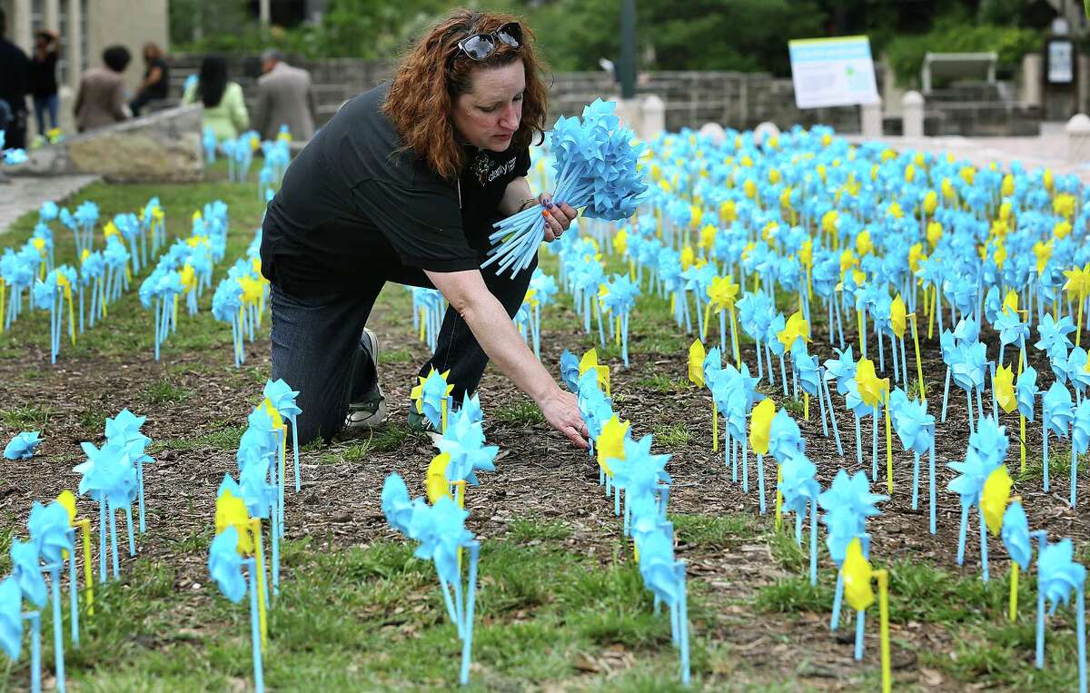 1000s of pinwheels seek to reduce stigma of mental illness