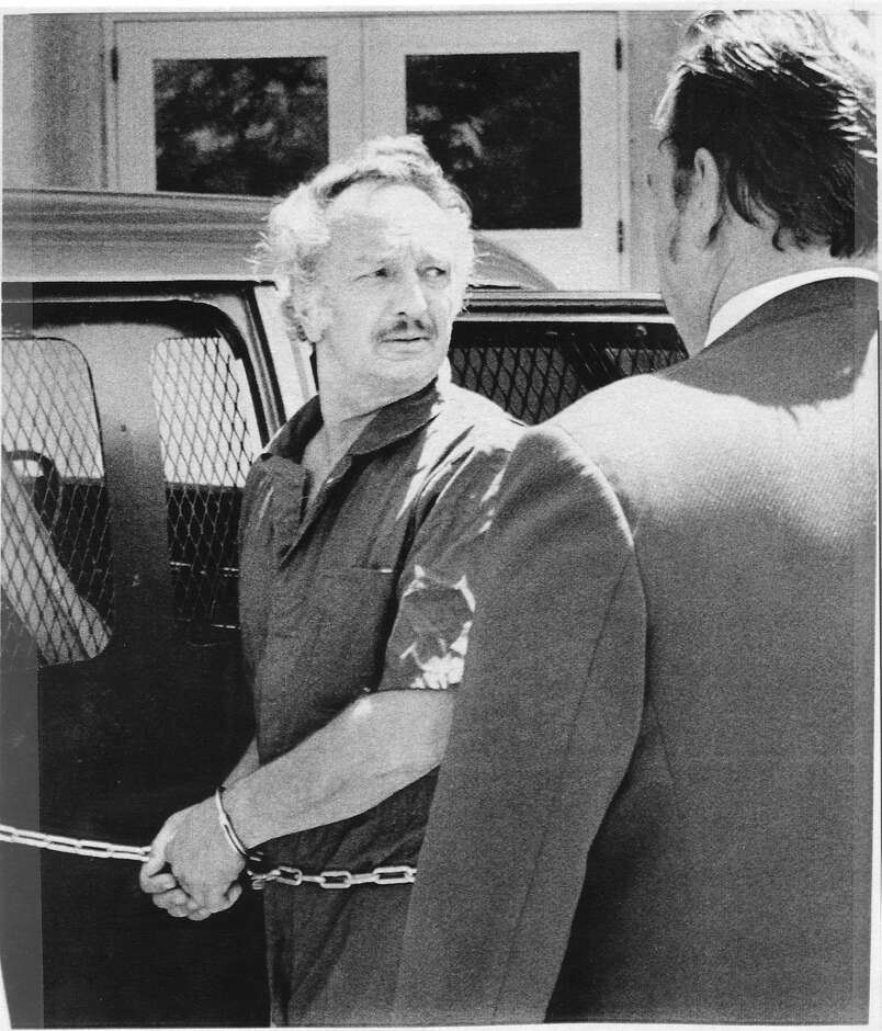 عکس‌های مربوط به اپیزود ۱۵، پانصد کیلو دینامیت | پادکست فارسی چنل‌بی