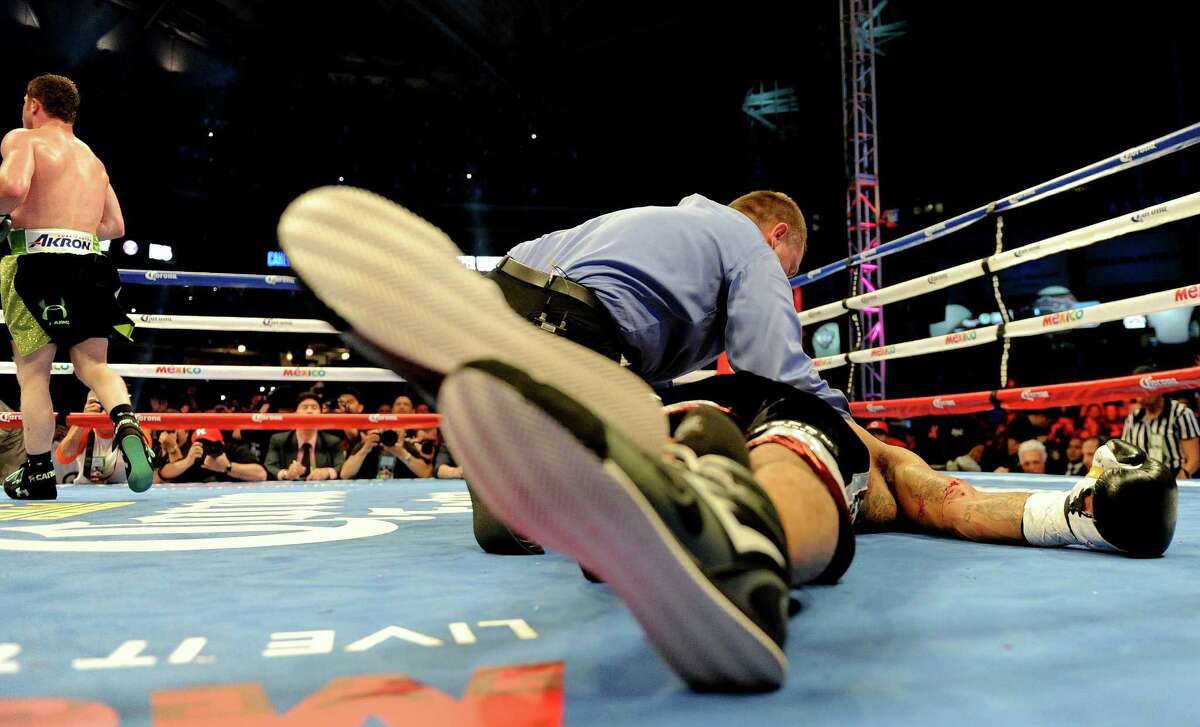 Canelo Alvarez brings knockout power, excitement to Houston