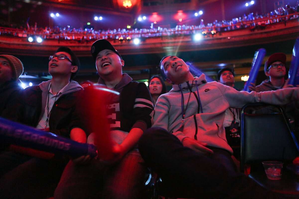 Video game tourney packs Warfield with e-sports fans